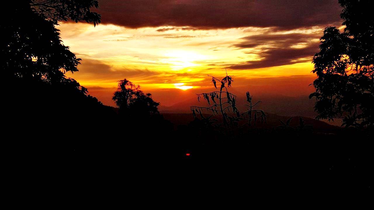 Mencicipi Sensasi Pendakian Ke Puncak Burangrang | NCHIEHANIE.COM