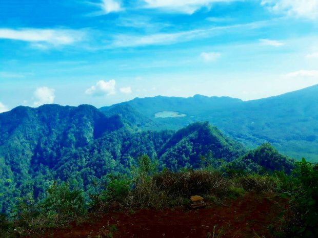 Mencicipi Sensasi Pendakian Ke Puncak Burangrang | NCHIEHANIE.COM